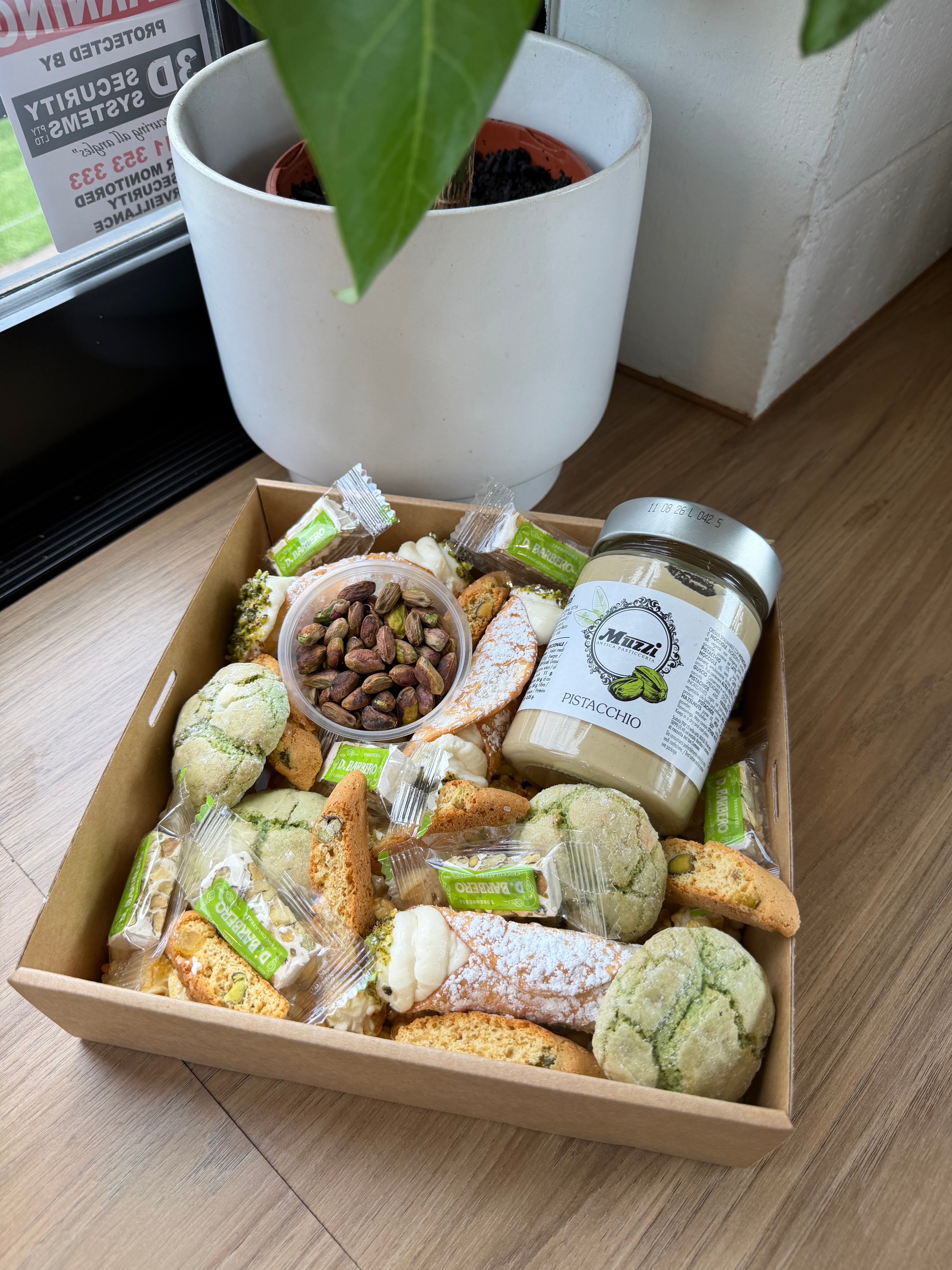 For the love of pistachio – The Cannoli Box Co.