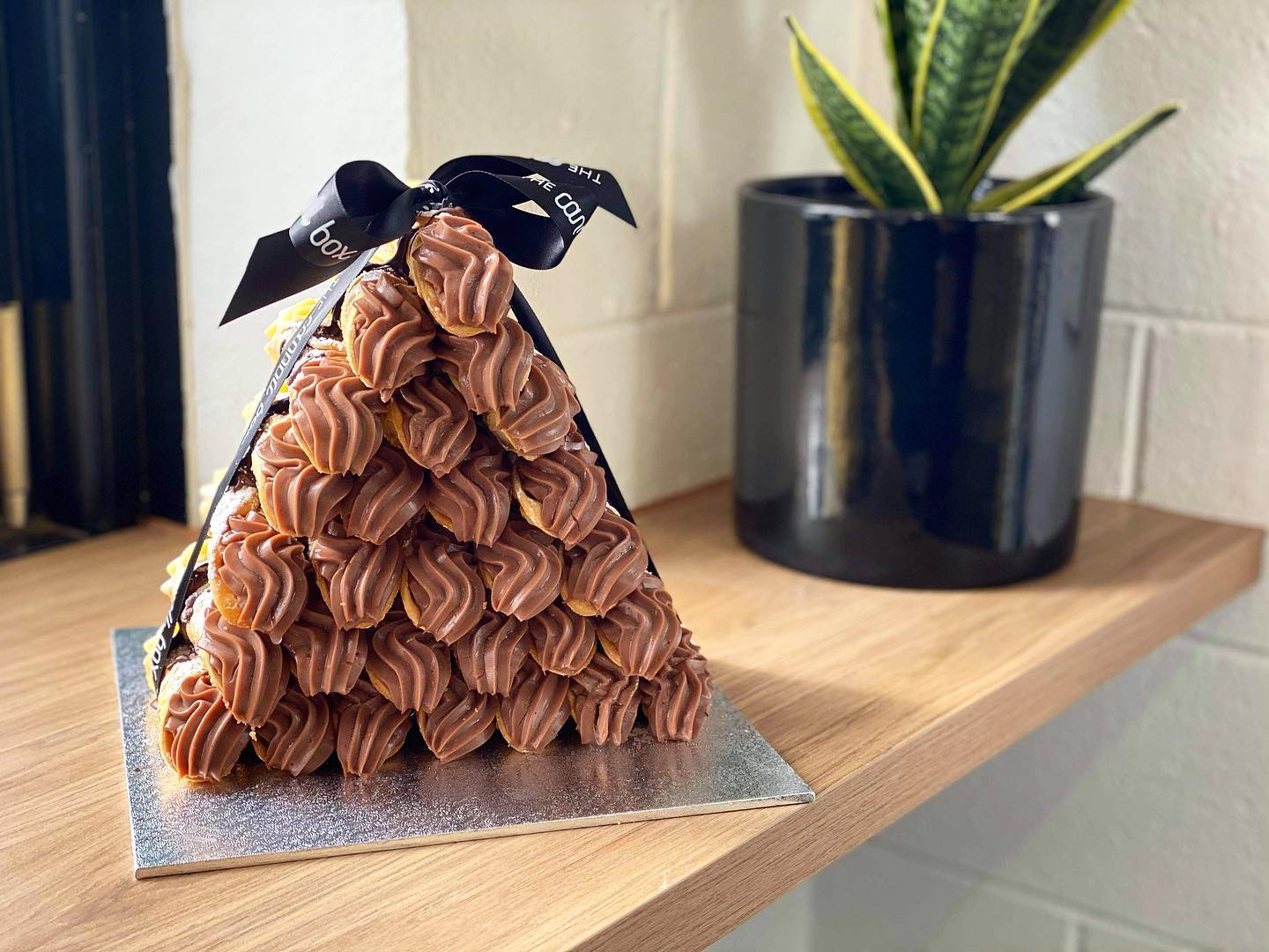 Vanilla & Chocolate Cannoli Tower ( pick up only ) – The Cannoli Box Co.